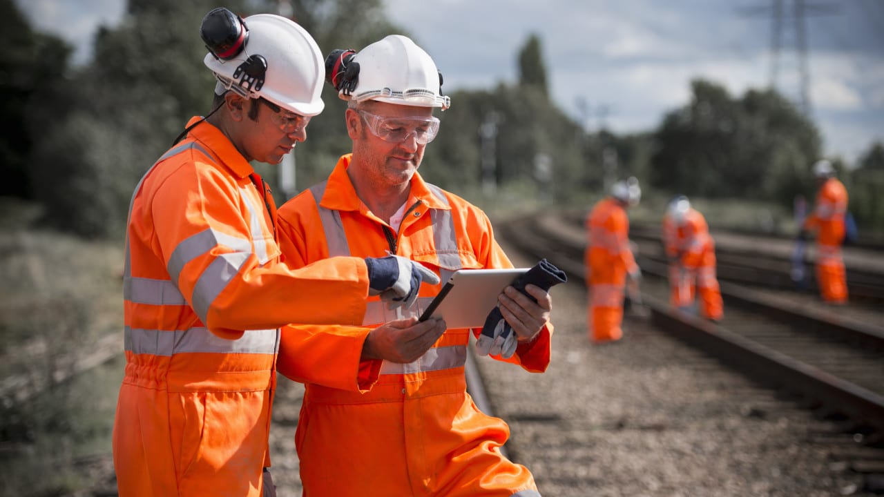 5 ways technology defines EX for frontline workers | People Management