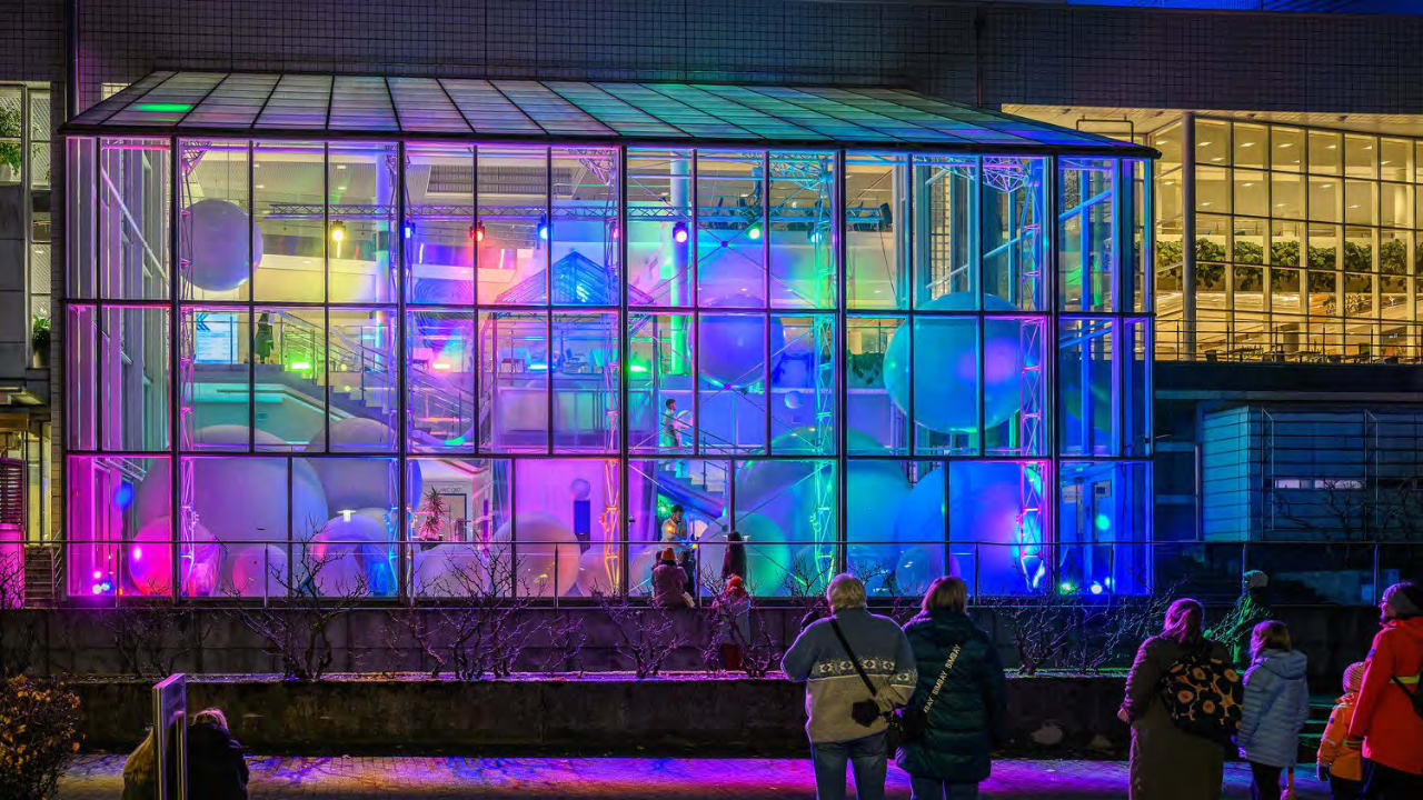 Window Walkabout: Transforming streetscapes through creative ...